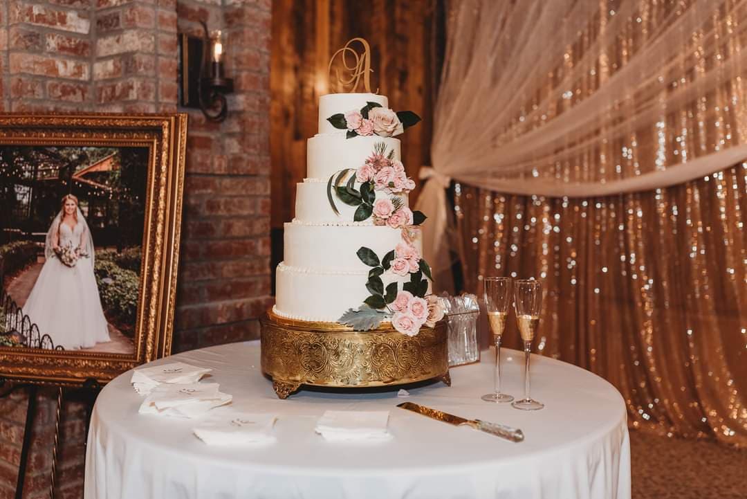 Traditional and Unique Wedding Cake Toppers to Inspire Your Celebration ...